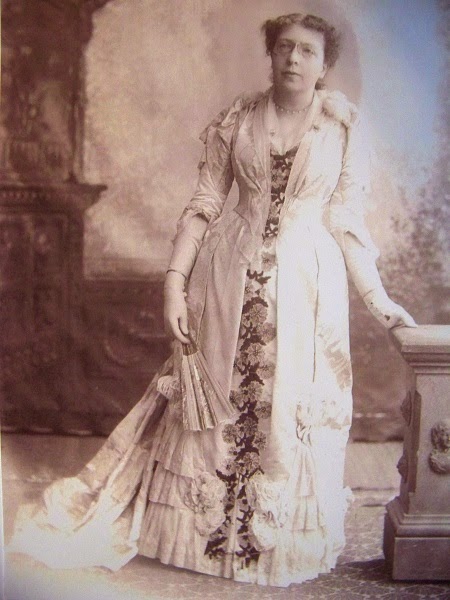 Strolling Through Sonnenberg: Did You Know? -- Mary Clark Thompson Medal