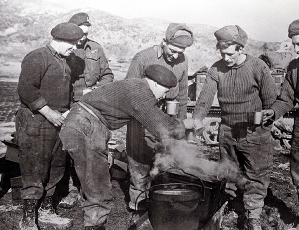 HomeCountry: TEA TIME IN THE TRENCHES
