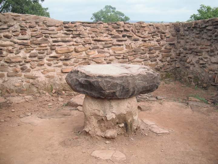 The Mystic Stone at Larabanga - Binnabook