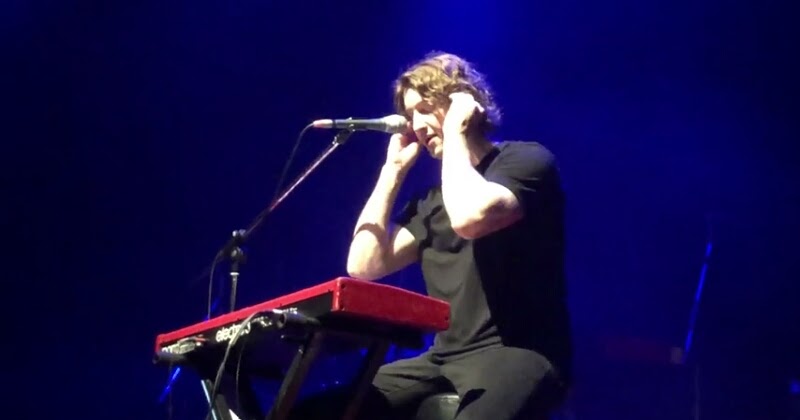 Arti Lirik Lagu Dean Lewis - Half A Man Dan Terjemahan + Maknanya ...