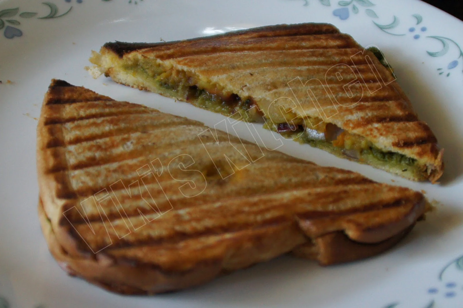 Viki 's Kitchen: Potato masala panini