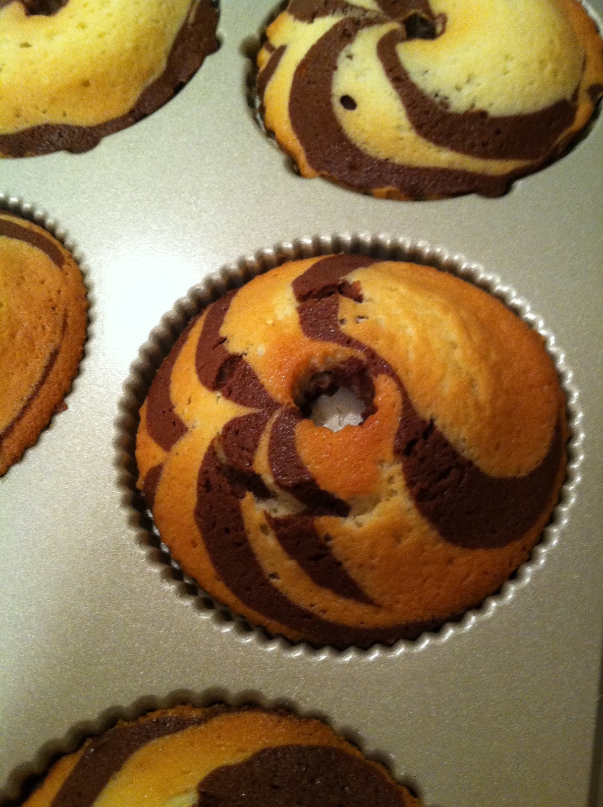 Julie Bakes: Zebra cakes