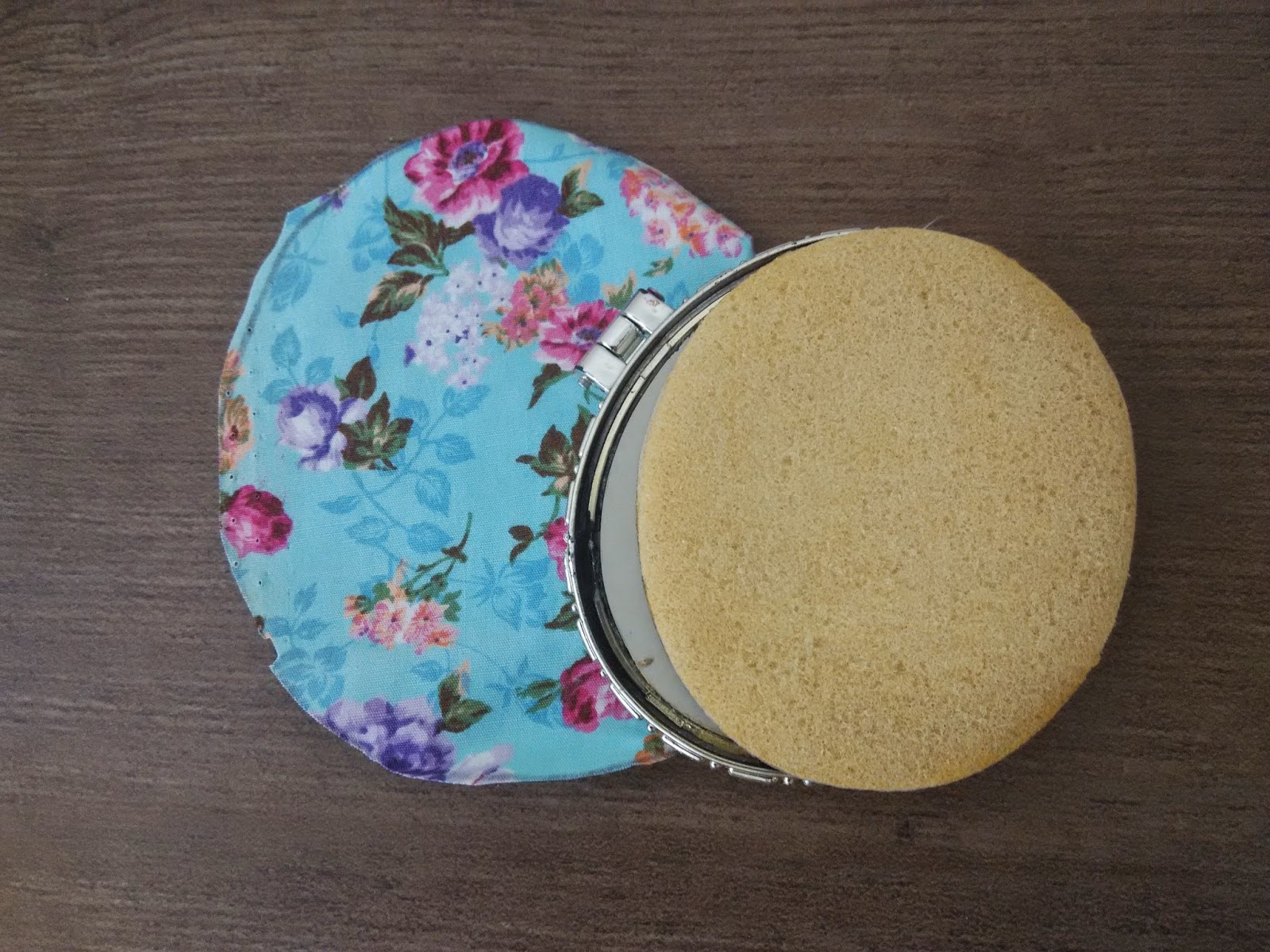 Bows and Ribbons: DIY Compact Mirror