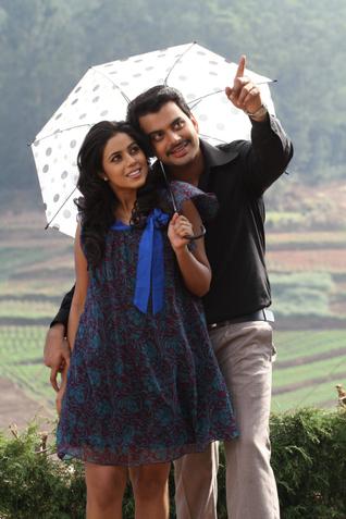 Shamna Kasim stills of Remake movie Chattakari ~ Cafepicture