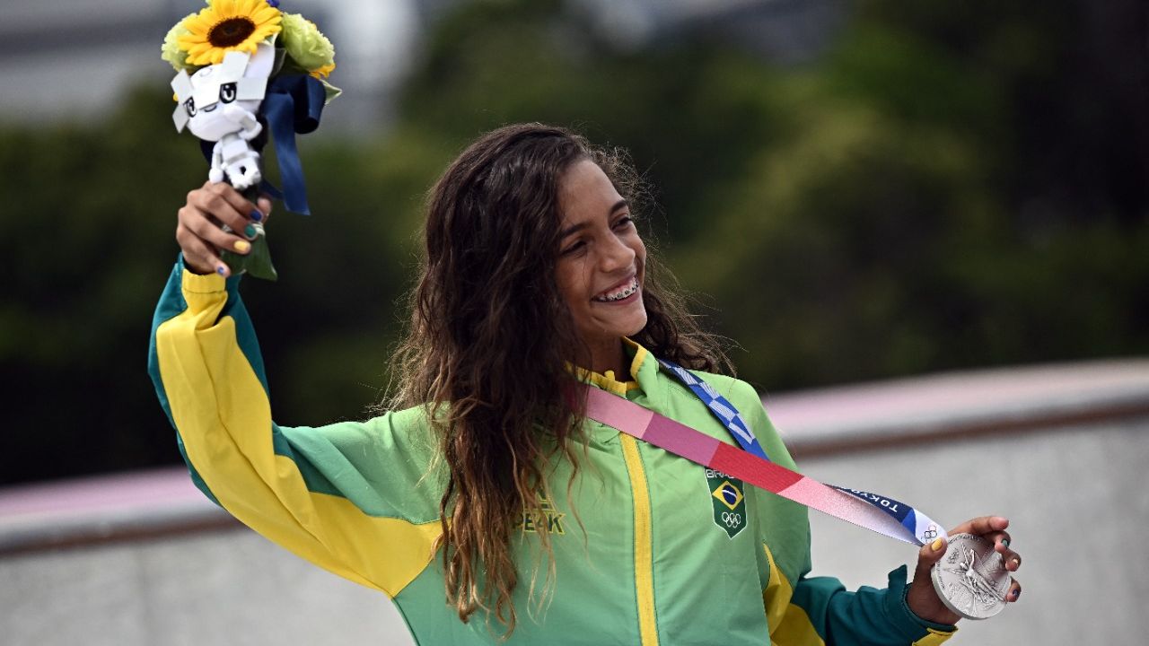 RAYSSA LEAL CONQUISTA MEDALHA DE PRATA NO SKATE STREET NAS OLIMPÍADAS ~ Tiro e Queda Notícias