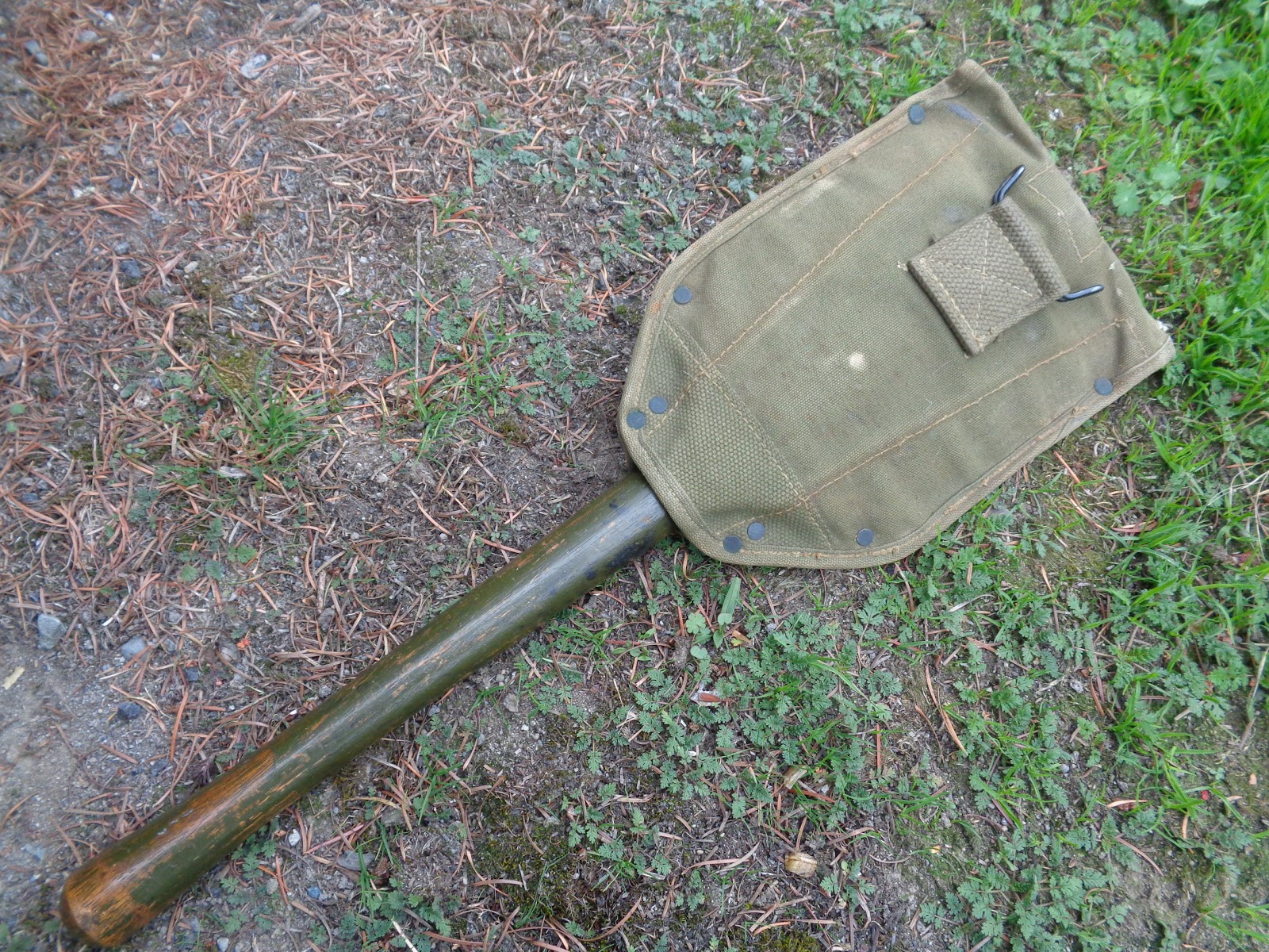 Four Bees: 1943 dated, US M-43 Entrenching Tool - Shovel with First ...