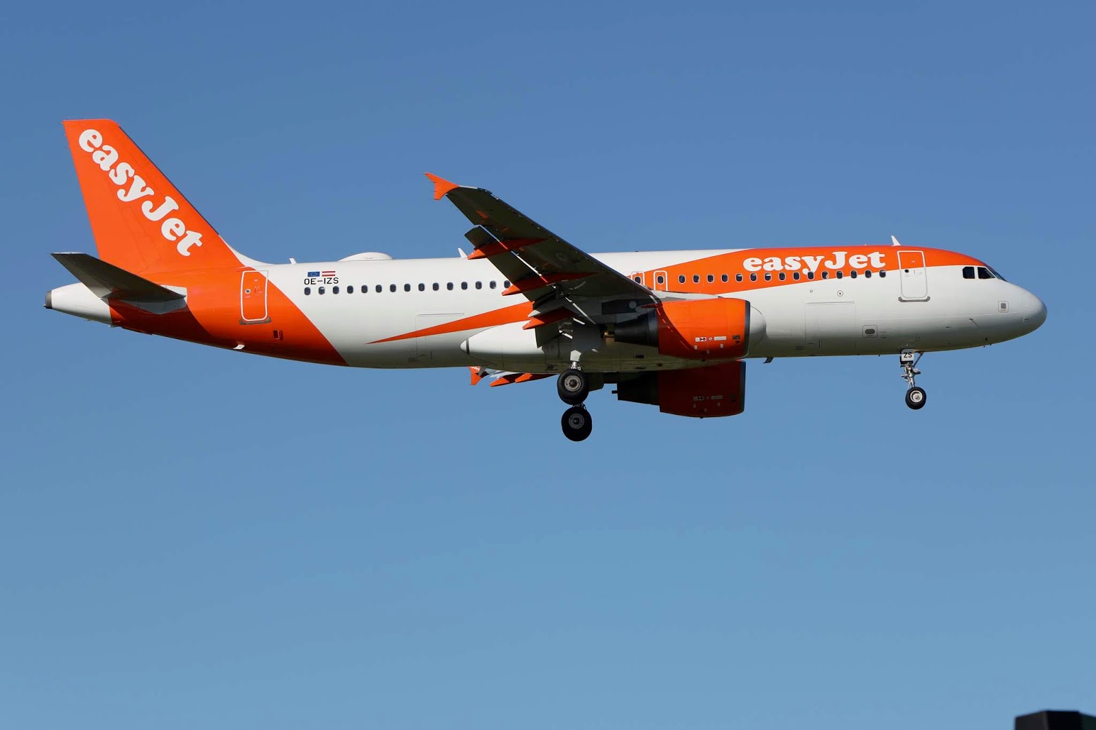 FLYINGPHOTOS MAGAZINE GALLERY: EASYJET - A320-200 - OE-IZS