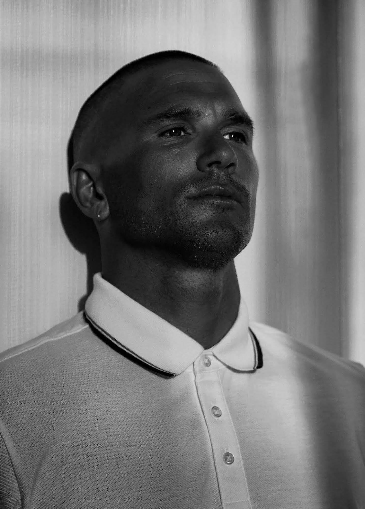 Solitude: Tyler Woods para Man of Metropolis en fotos de Santiago Bisso