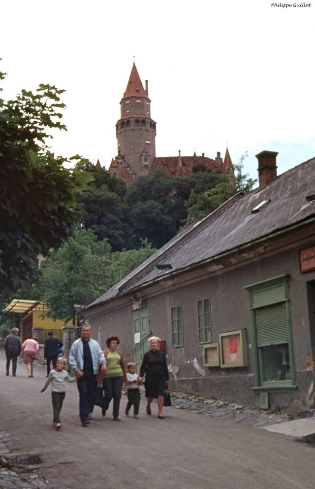 30 Color Photos Capture Street Scenes of Czechoslovakia in 1970 ...