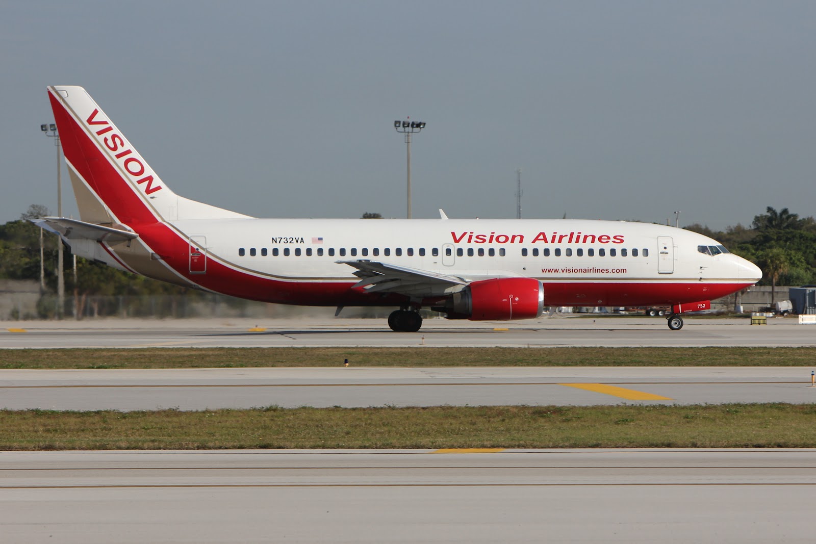Flyingphotos Magazine News: VISION AIRLINES - B737-300, N732VA