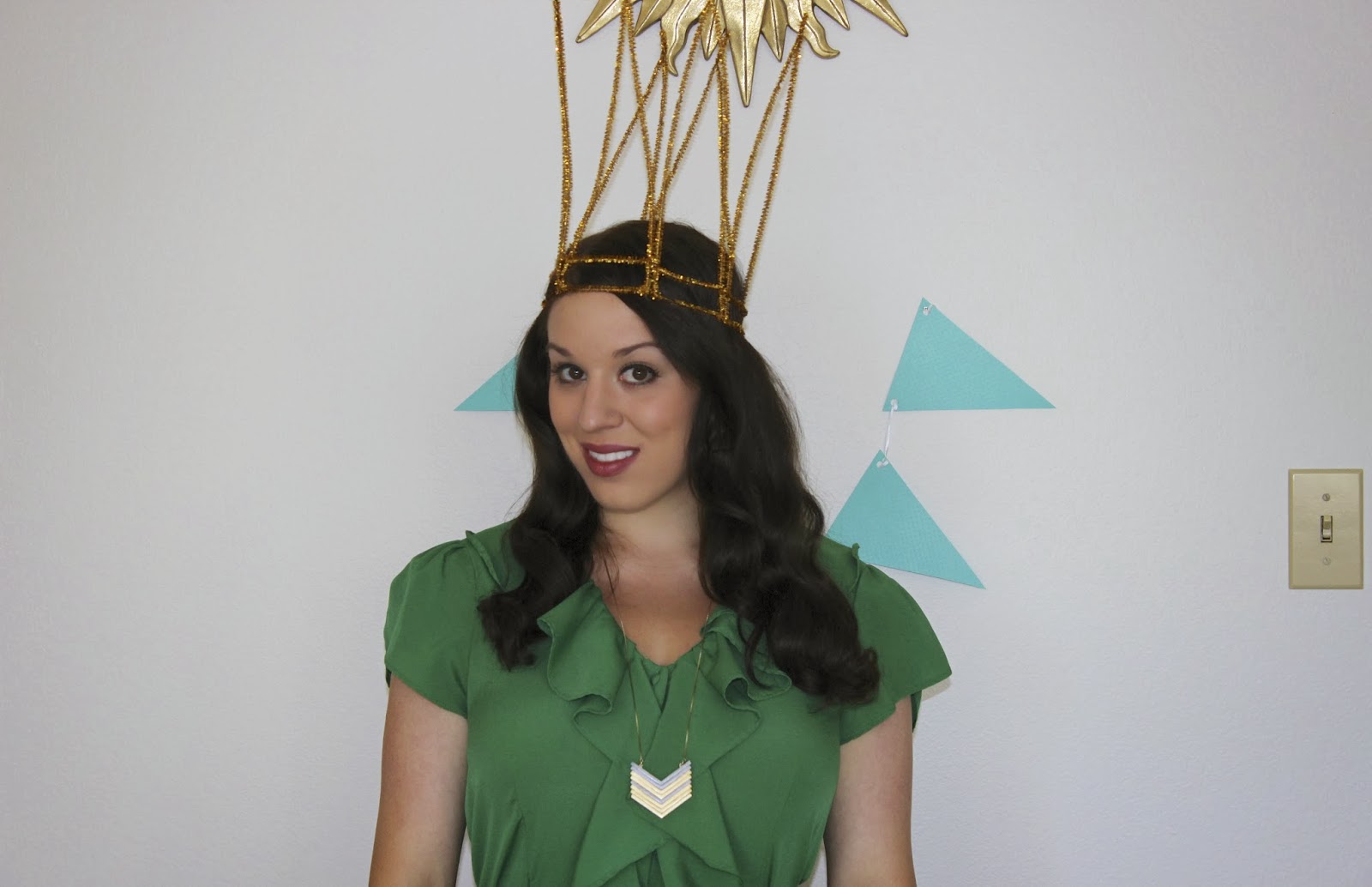 Starry Eyes + Coffee Cups: Pipe Cleaner Crown + Portrait Setting