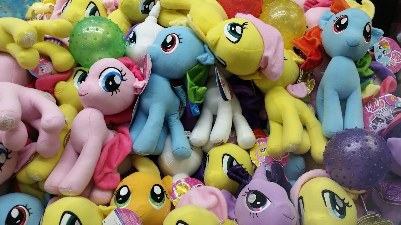 Equestria Daily - MLP Stuff!: More Claw Machines Being Taken Over by Ponies