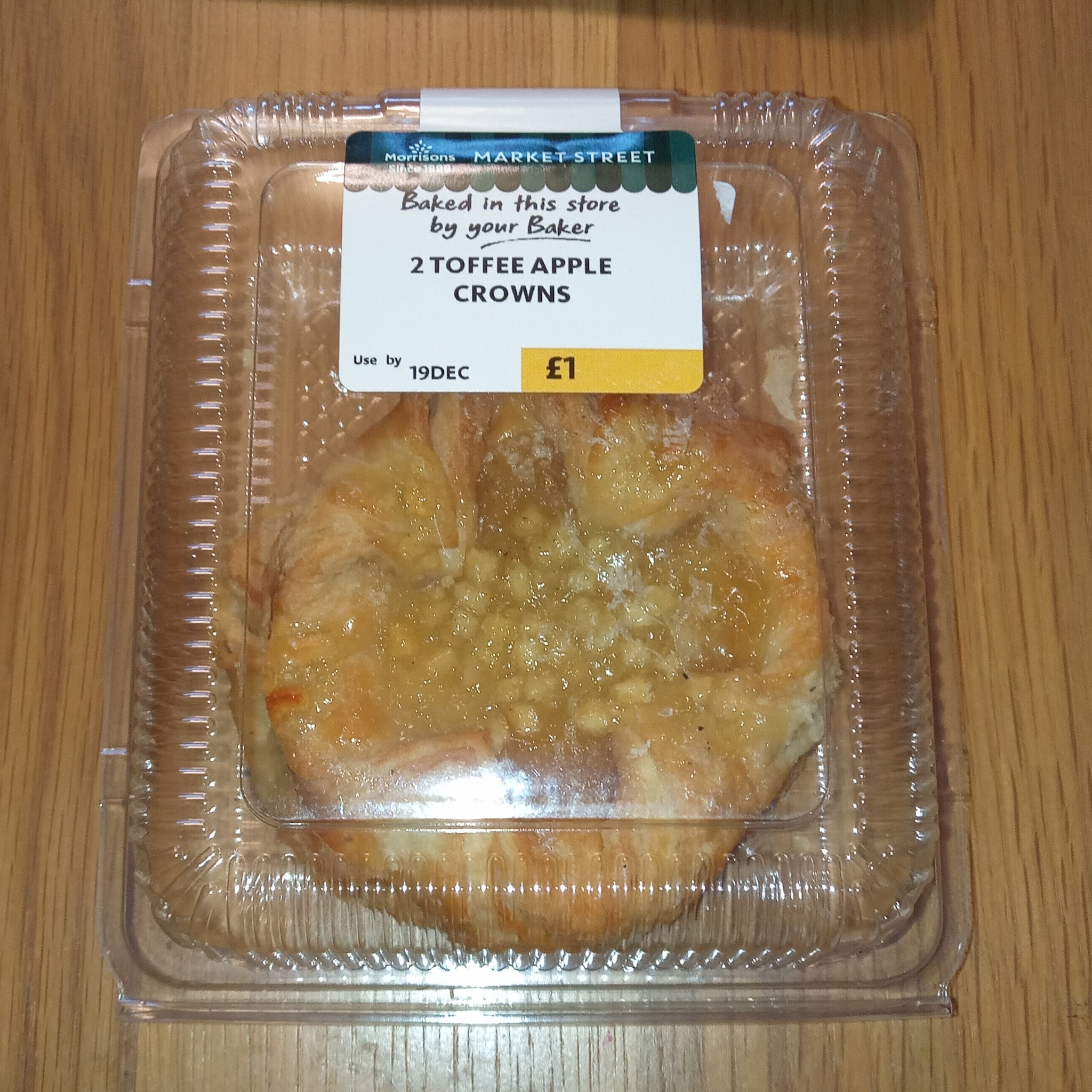 Supersupergirl's Food Reviews: [Review] Morrisons Toffee Apple Crown