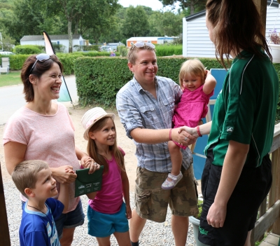 Travel World: Family Holiday Reps