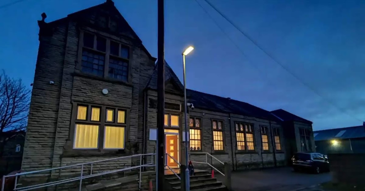 Ahmadiyya Mosques: Baitul Atta - Dewsbury West Yorkshire UK