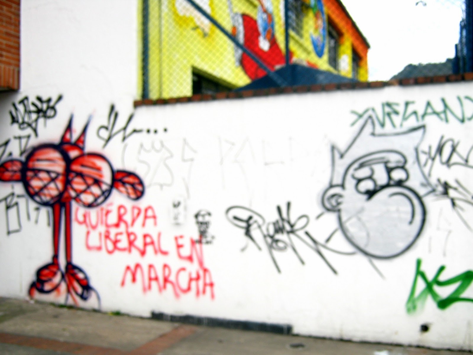 CONTAMINACIÓN VISUAL EN LA CIUDAD DE BOGOTÁ: Grafiti, arte o contaminante?