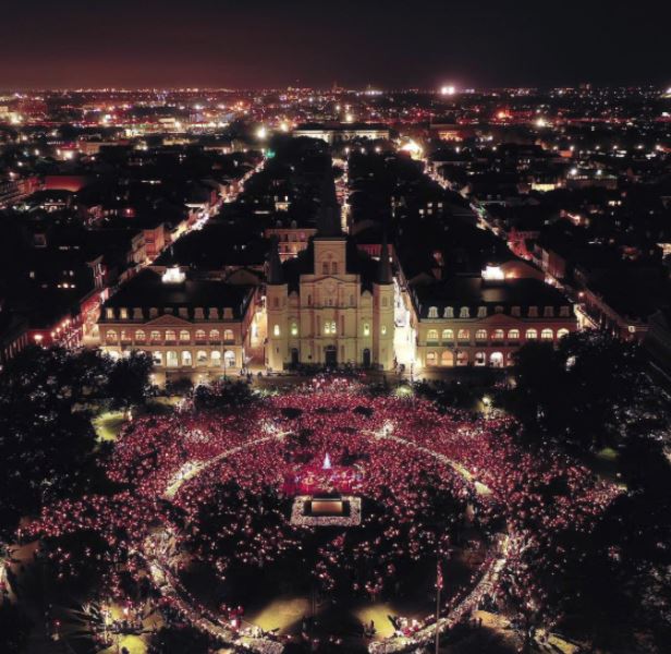 VJBrendan.com: Incredible Photo of Candle Light Christmas Carolers in ...