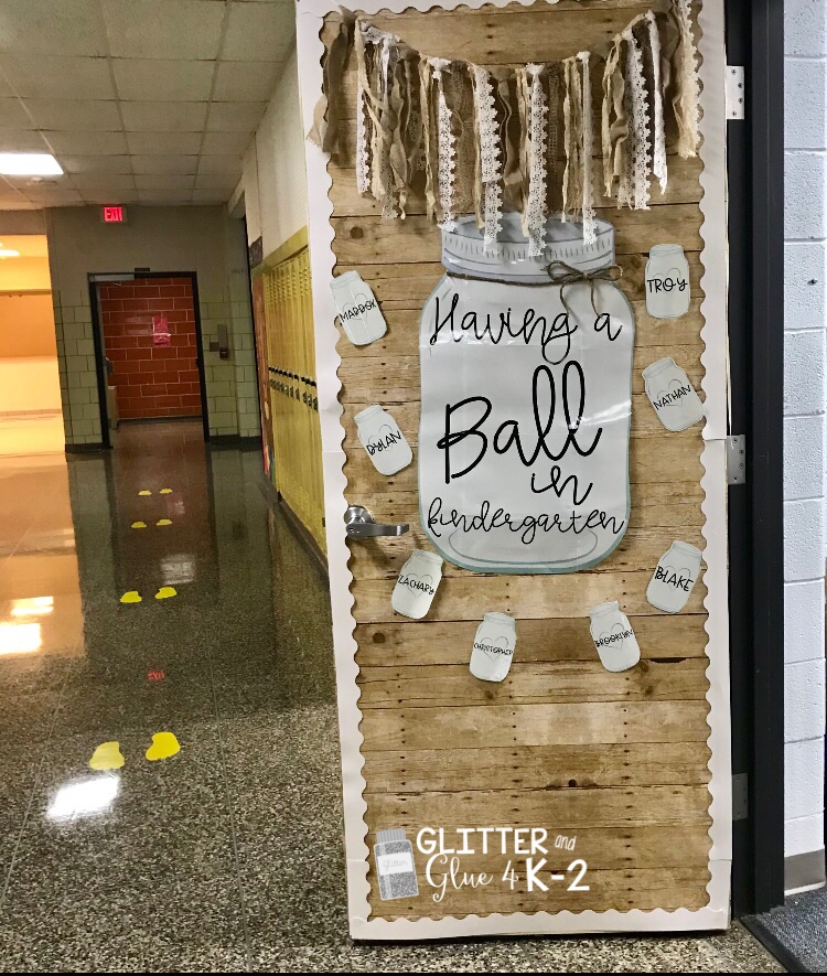 Having A Ball at School: Door Decor Tutorial | Glitter and Glue 4 K-2