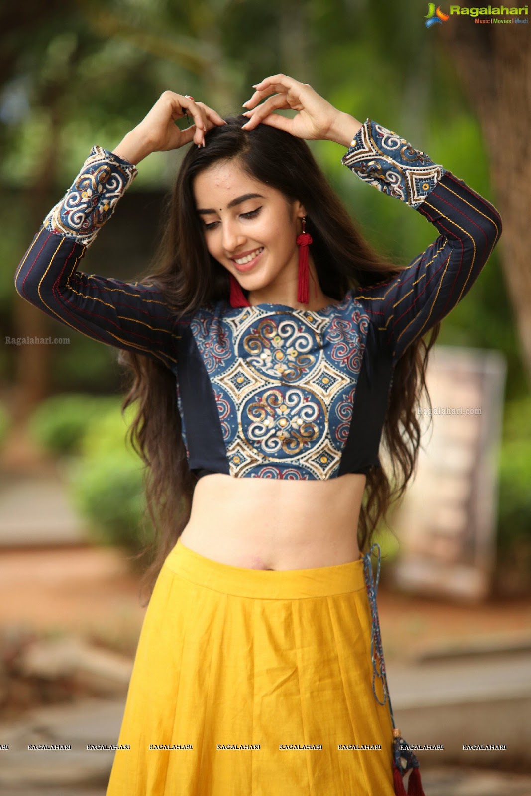 Simrat Kaur Navel Show Hot And Beautiful In Lehenga Choli