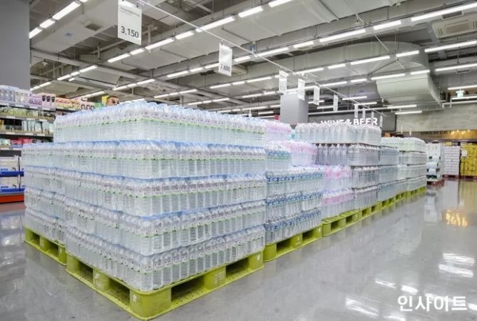 Convenience stores to swap out plastic water bottles with glass