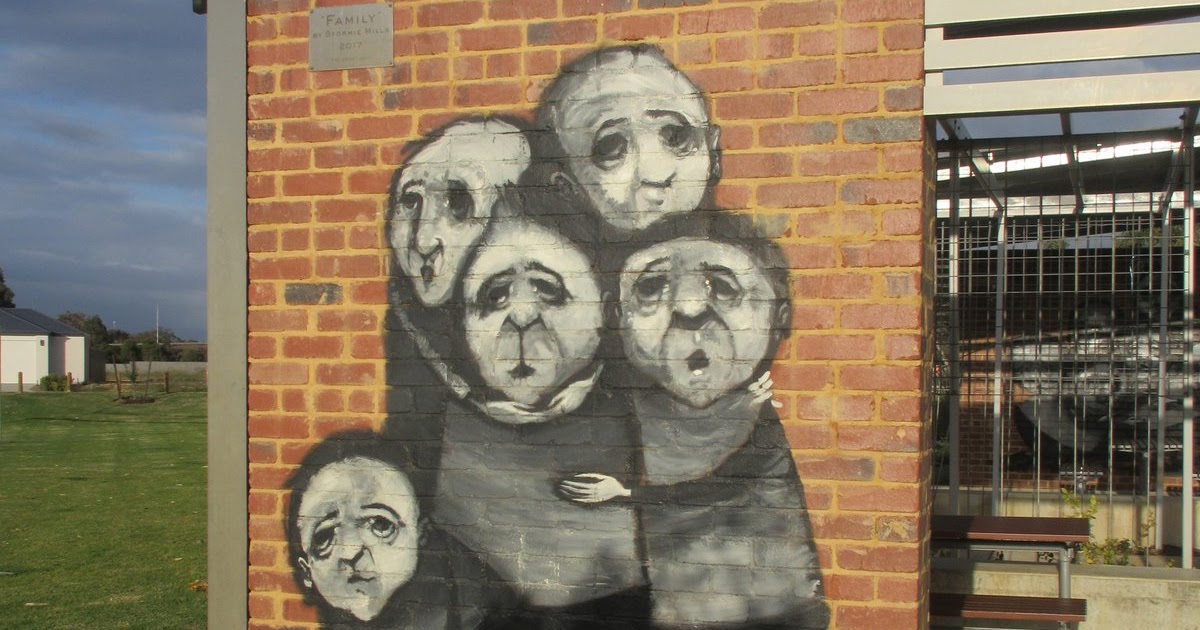 COLOURFULWORLD: Monday Mural - Family