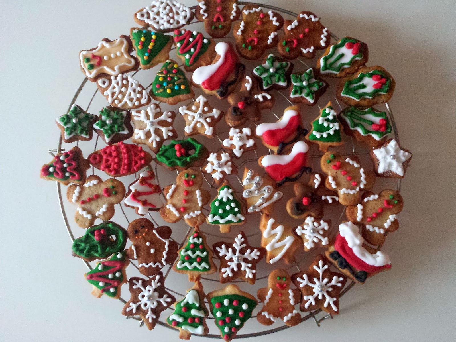 Galletas de Navidad decoradas con glasa textura gel “El festín de Marga”
