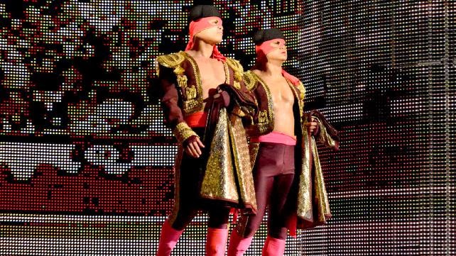 WWE In live!!!!: LOS MATADORES vs LOS LOCALES