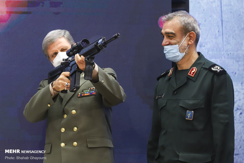 Historia y tecnología militar: Irán presenta una variante del fusil de ...