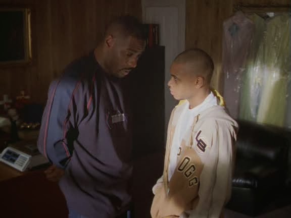 Doux Reviews: The Wire: Stray Rounds