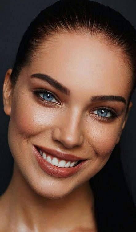 14 Natural MakeUp Ideas Perfect For Blue Eyes
