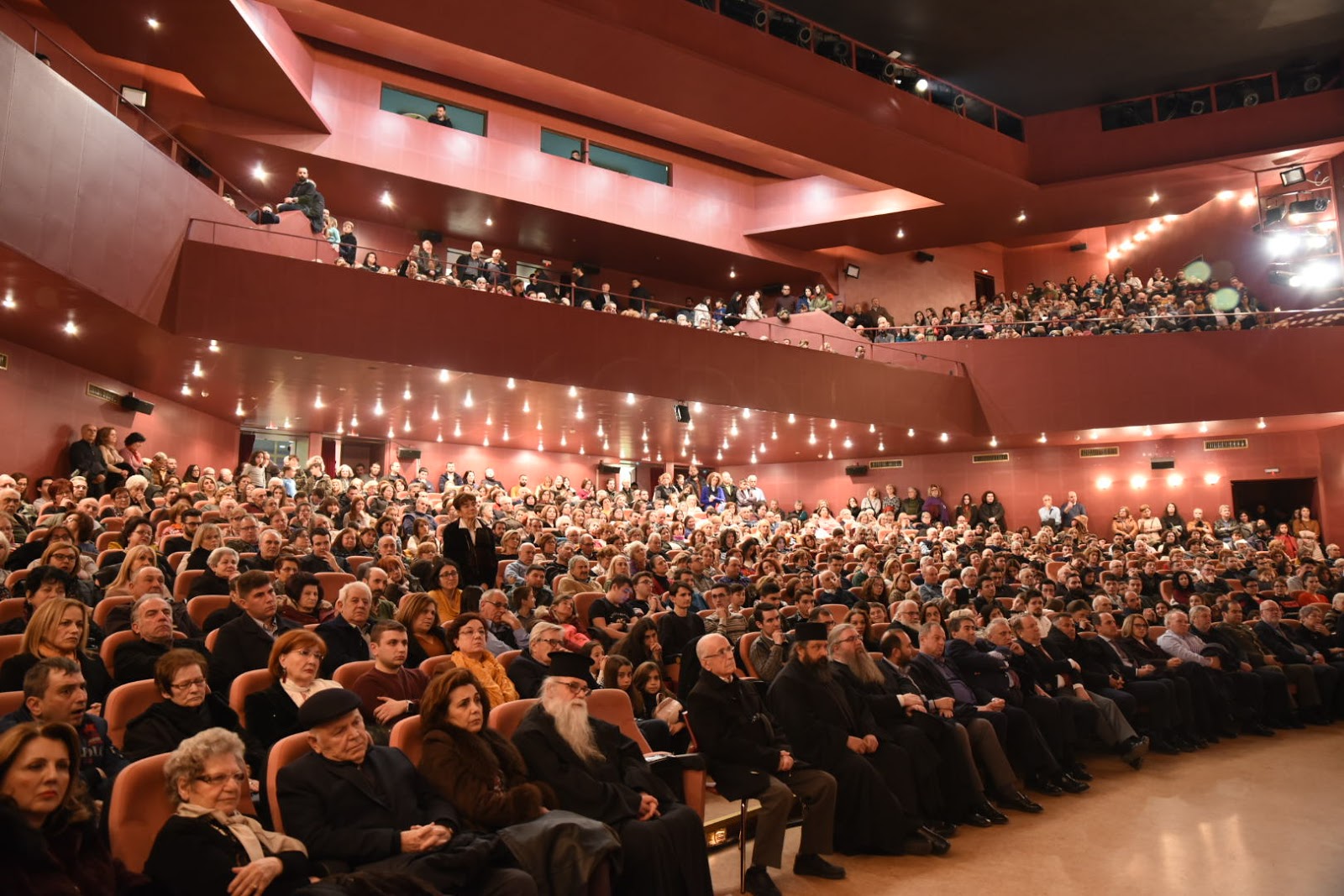 ''ΕΝ ΤΟΥΤΩ ΝΙΚΑ'': ΚΟΣΜΟΣΥΡΡΟΗ ΣΤΗΝ Α΄ ΠΡΟΒΟΛΗ ΤΗΣ ΤΑΙΝΙΑΣ ΣΤΑ ...