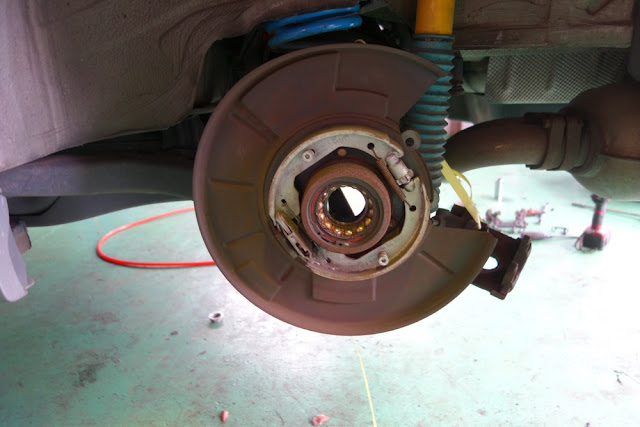 My Lovables: 「BMW E46 M3 リアハブベアリング (33412295519) 交換」