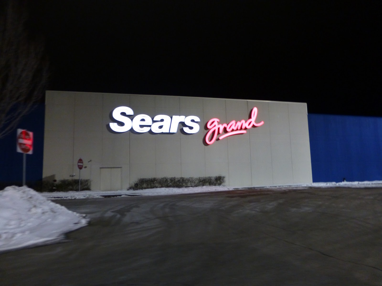 Dead and Dying retail: Sears Grand in Solon, Ohio