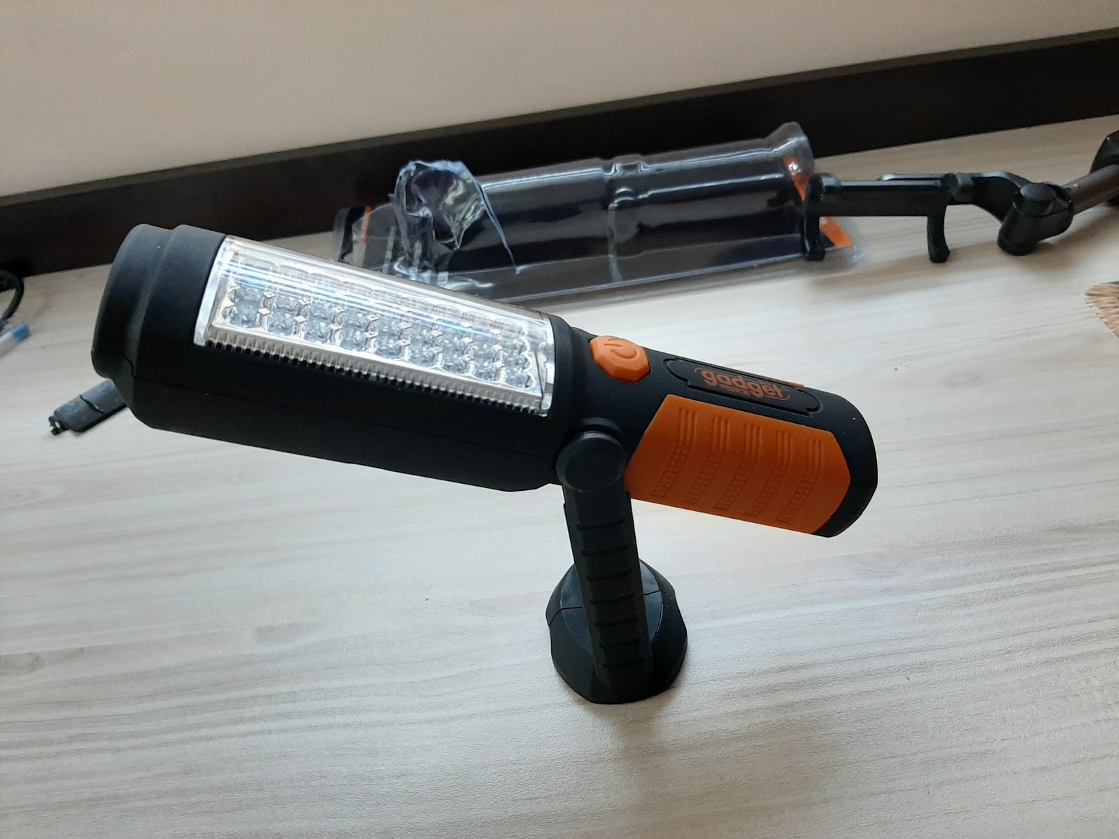 We bought a cheap LED flashlight - 2020 review