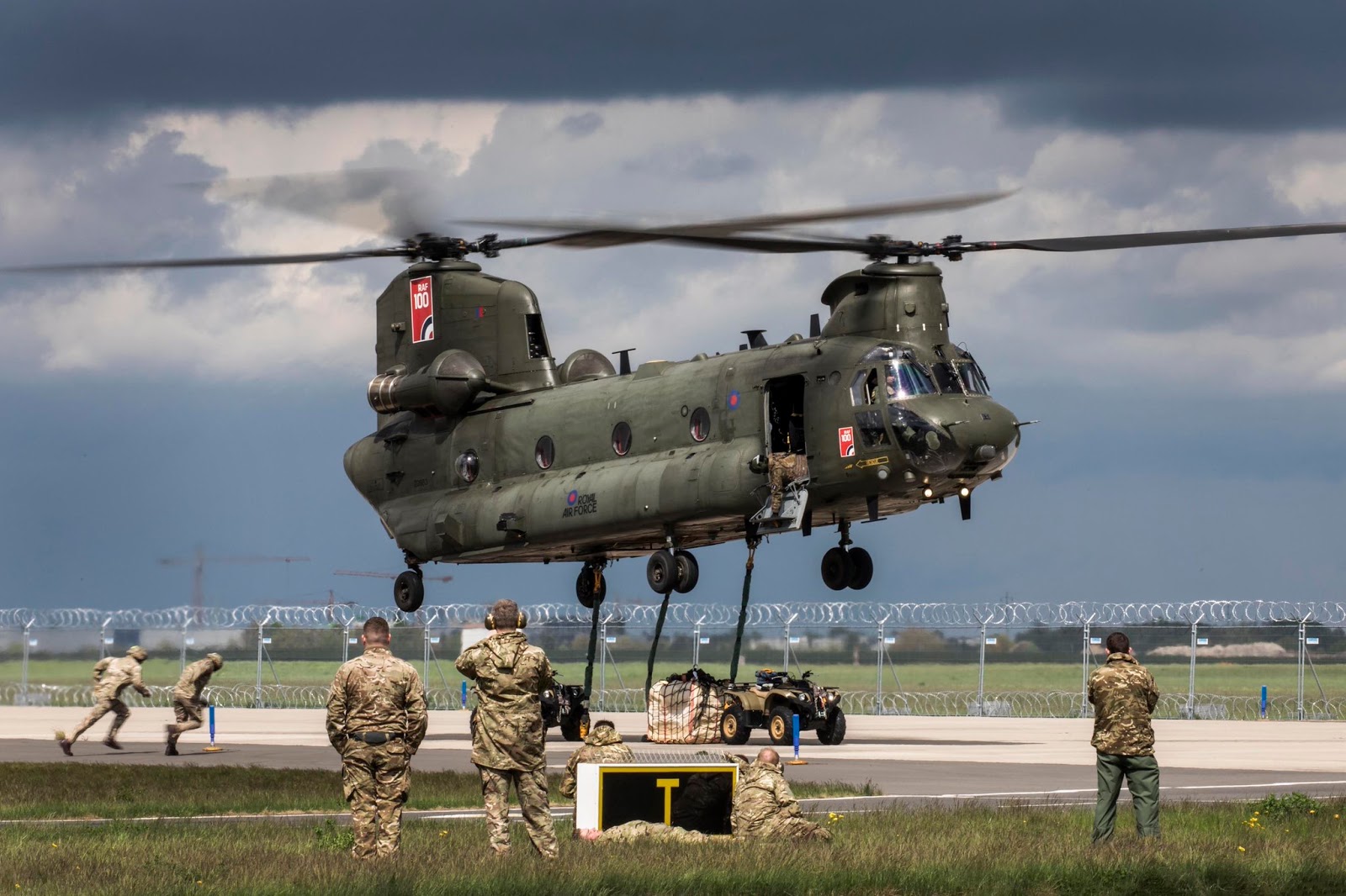 SNAFU!: UK Joint Helicopter Support Squadron at work....