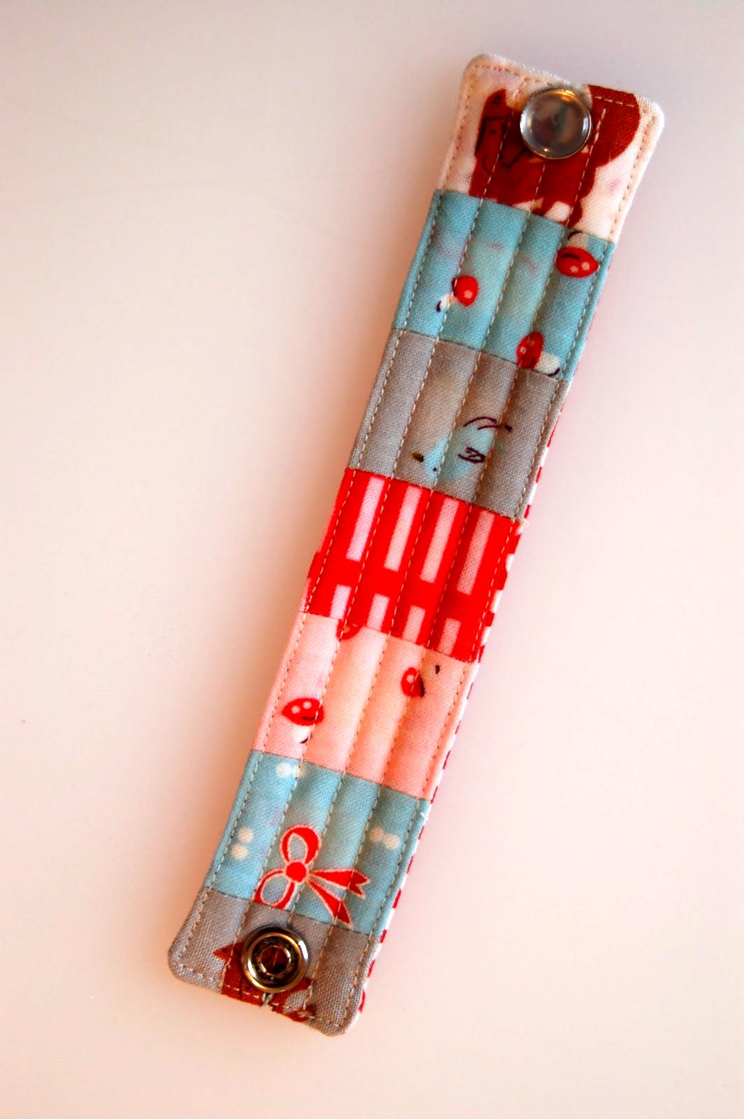 Fabric Cuff Bracelet Tutorial ~ DIY Tutorial Ideas!