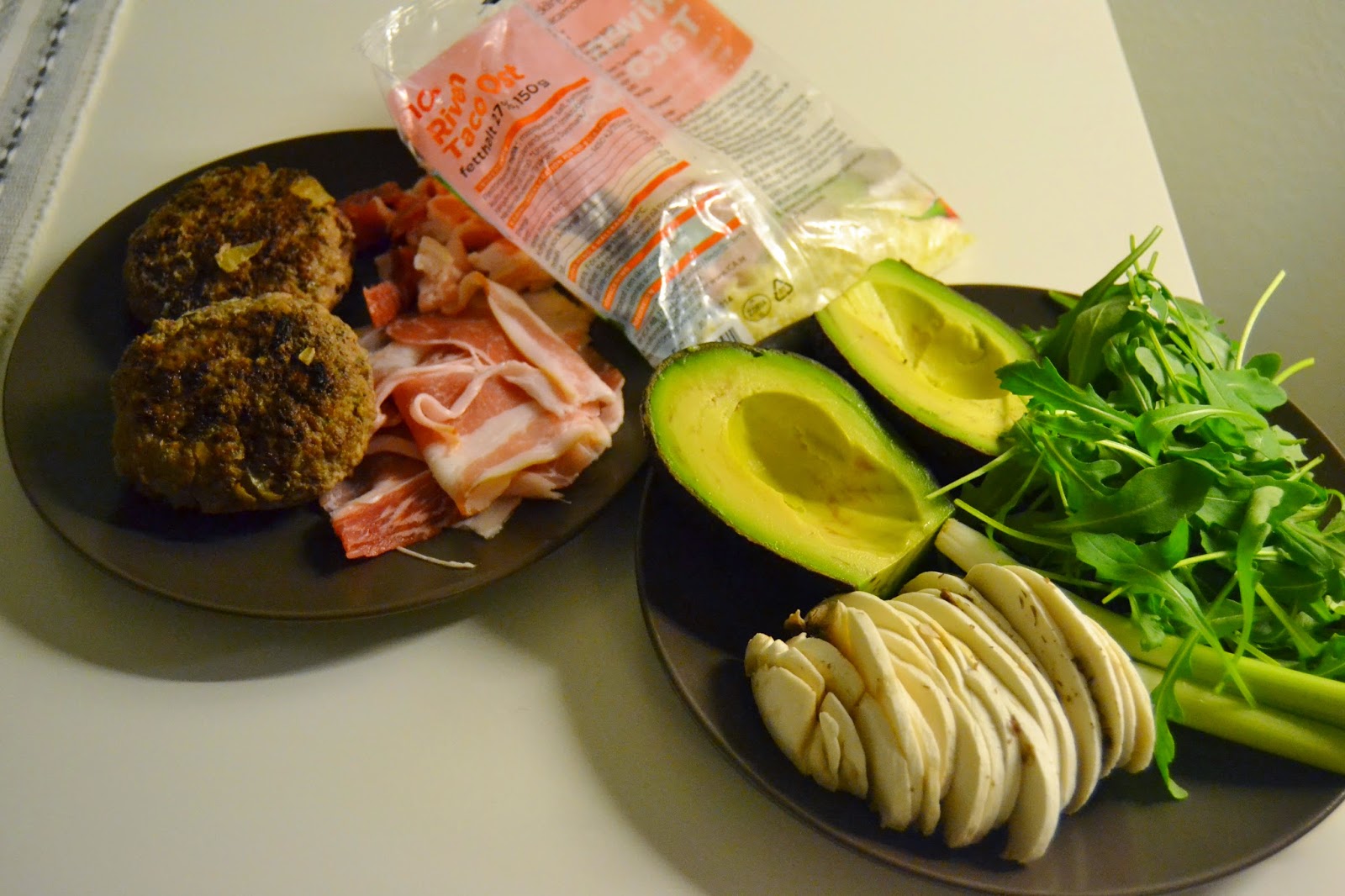 Student Eats Green: Breadless green burger