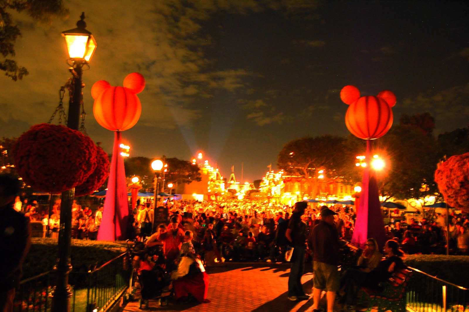 Disney Sisters: Halloween Screams Fireworks Spectacular at Disneyland