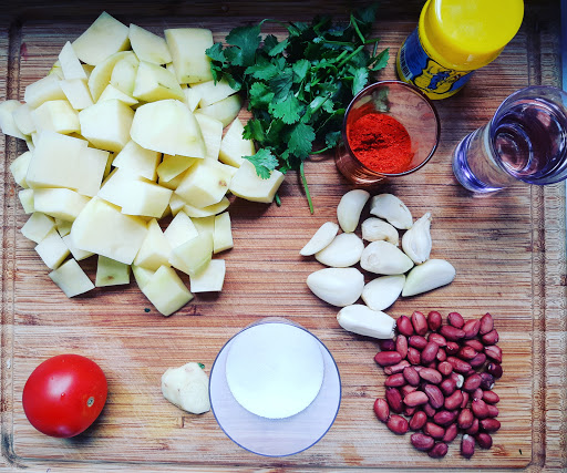 Batata Bhungla / Spiced Garlic Potato with Fryums - Gujarathi Street Food