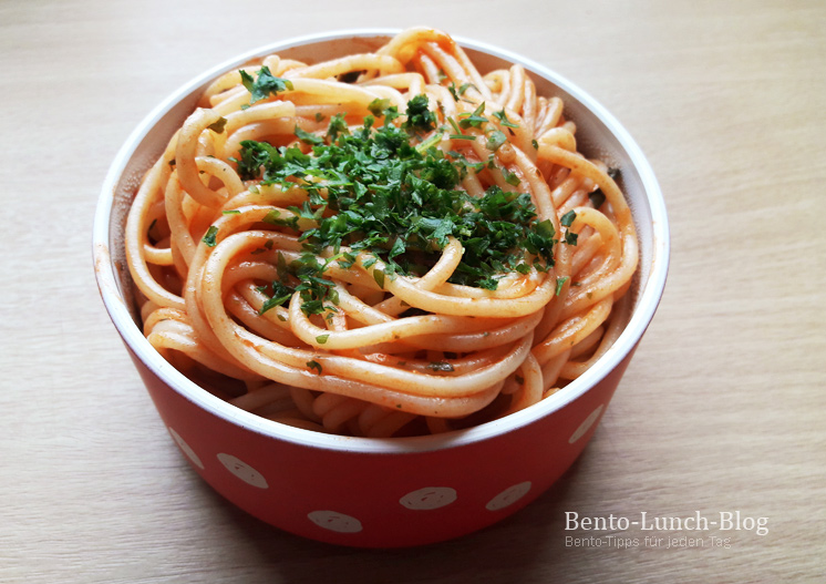 Bento Lunch Blog: Bento #184: Spaghetti Napoli und Tofu-Seitan-Bällchen