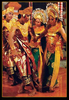 Sebuah Pelajaran Kecil: MENGENAL TARI JANGGER KHAS LOMBOK