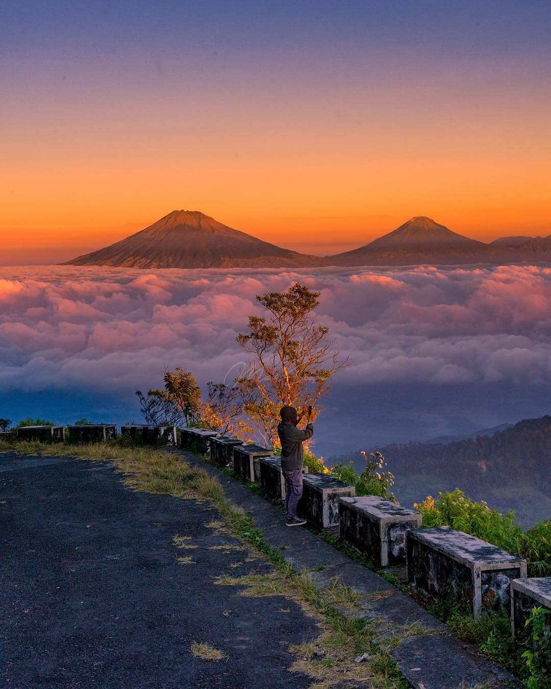 Lokasi Rute Foto Dan Harga Tiket Masuk Puncak Gunung Telomoyo Magelang lokasi-rute-foto-dan-harga-tiket-masuk-puncak-gunung-telomoyo-magelang