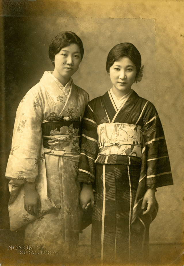 When Moga in Traditional Costumes: 38 Found Snapshots Capture Japanese ...