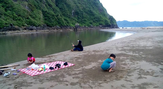 PANTAI MUARA MBADUK BANYUWANGI, SATU DESTINASI BANYAK ATRAKSI