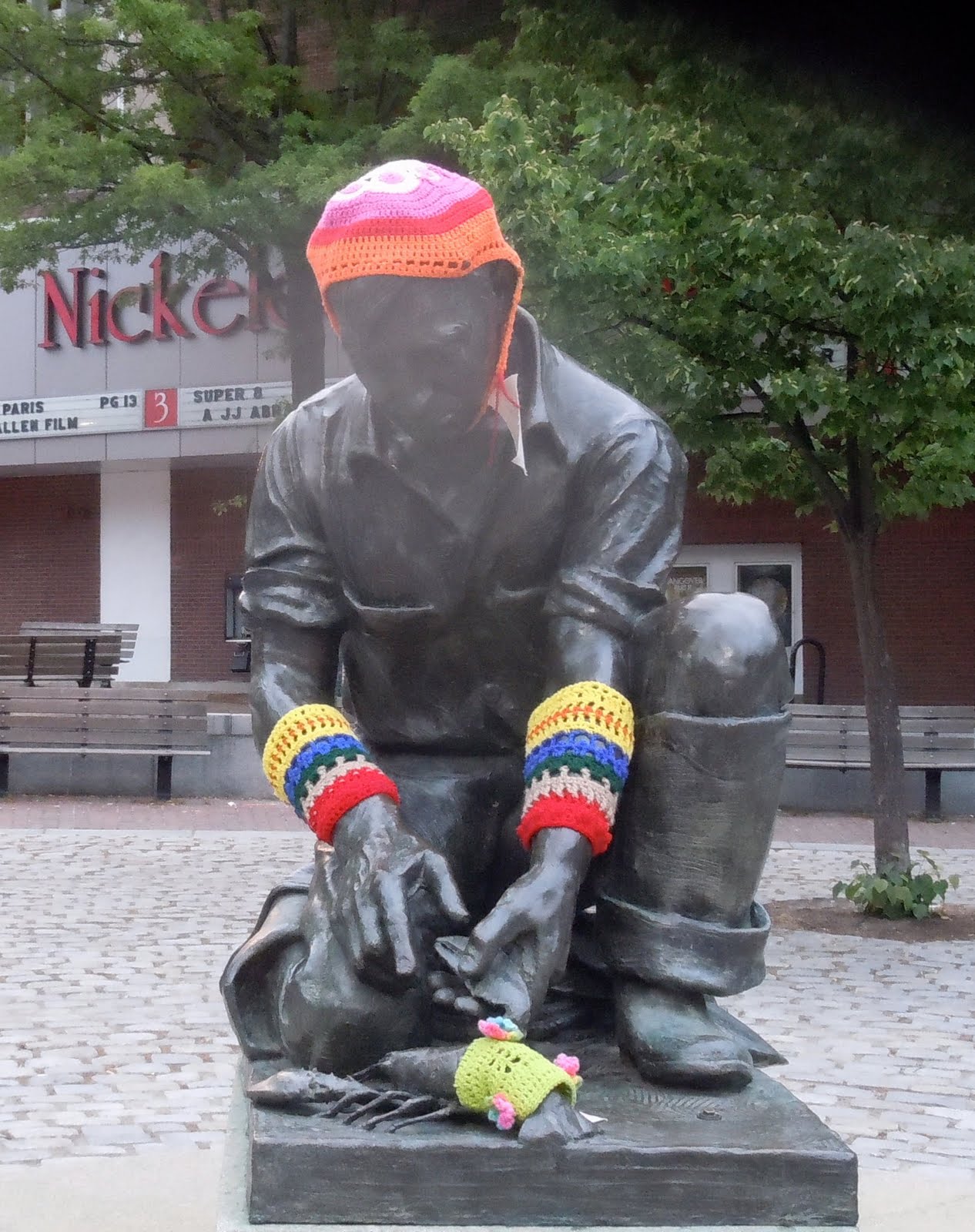 If It's Hip, It's Here (Archives): Yarn Bombing: Guerilla Knitters ...