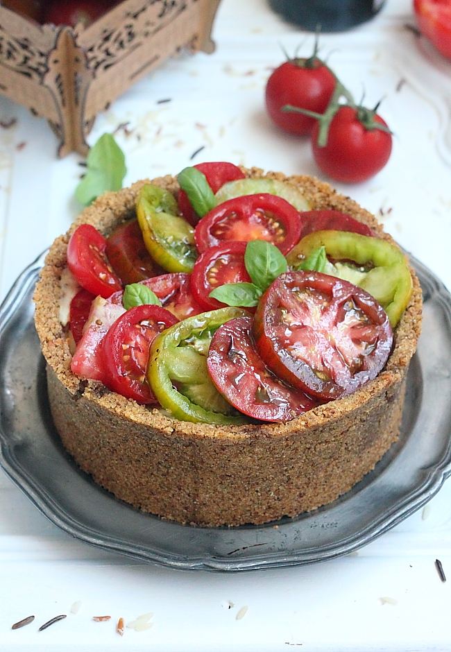 Tarte en croûte de riz à la tomates, ricotta et chèvre frais