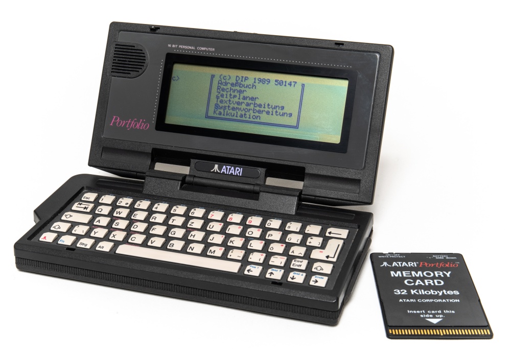 Retromobe - retro mobile phones and other gadgets: Atari Portfolio (1989) Retromobe - retro mobile phones and other gadgets: Atari Portfolio (1989)