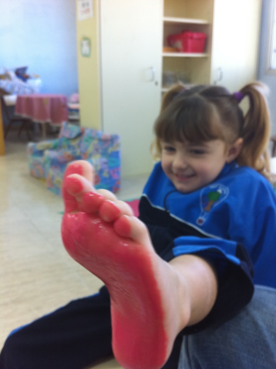 ESTOS LOCOS BAJITOS: LOS PIES DE SARA.