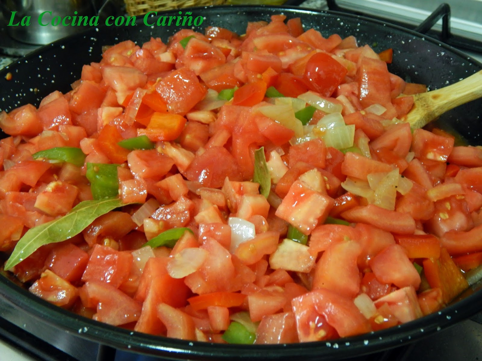 CAZÓN CON TOMATE RÚSTICO