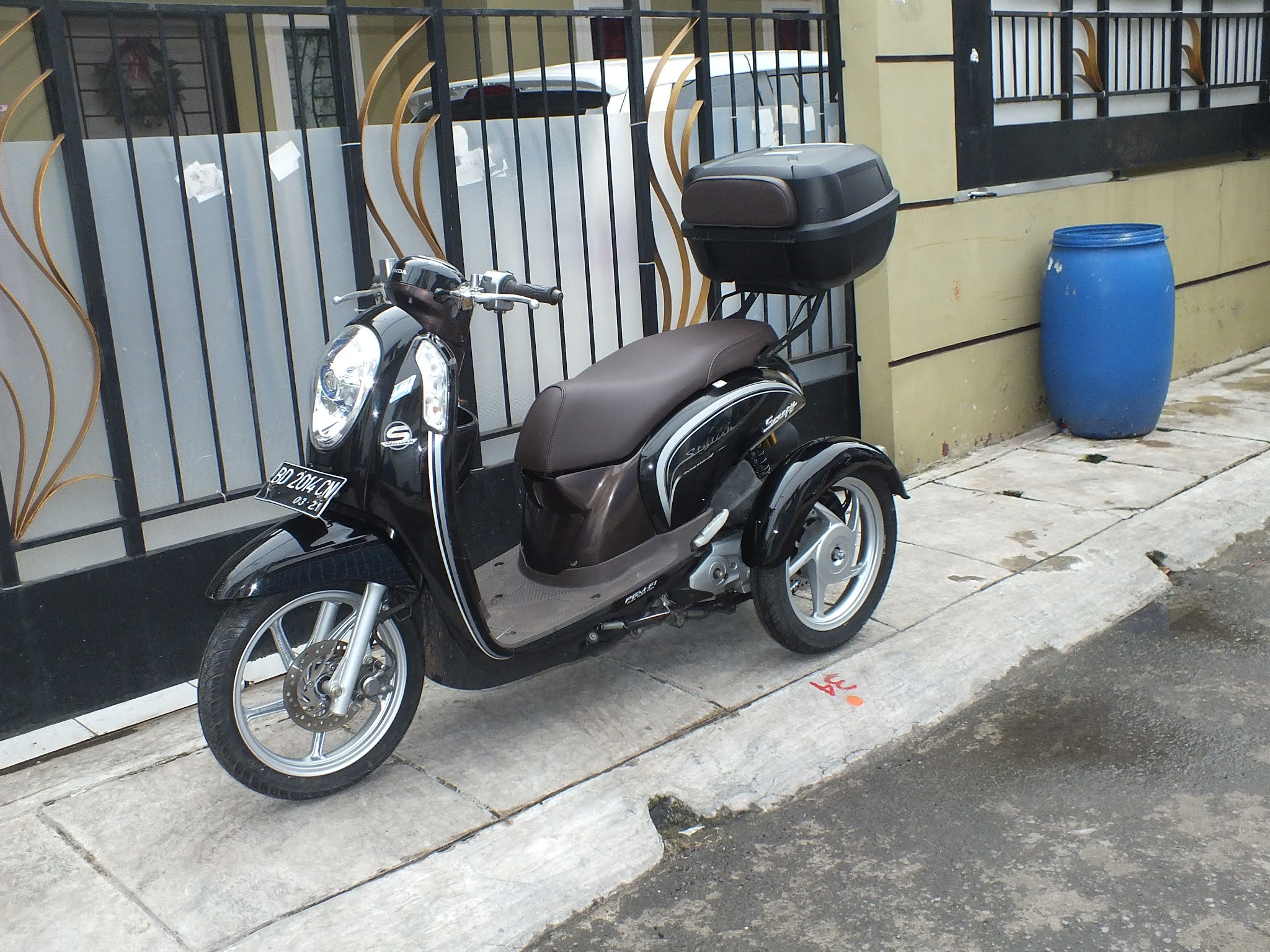 Oracle Modification Concept: Honda Scoopy Roda tiga Middle Class ...